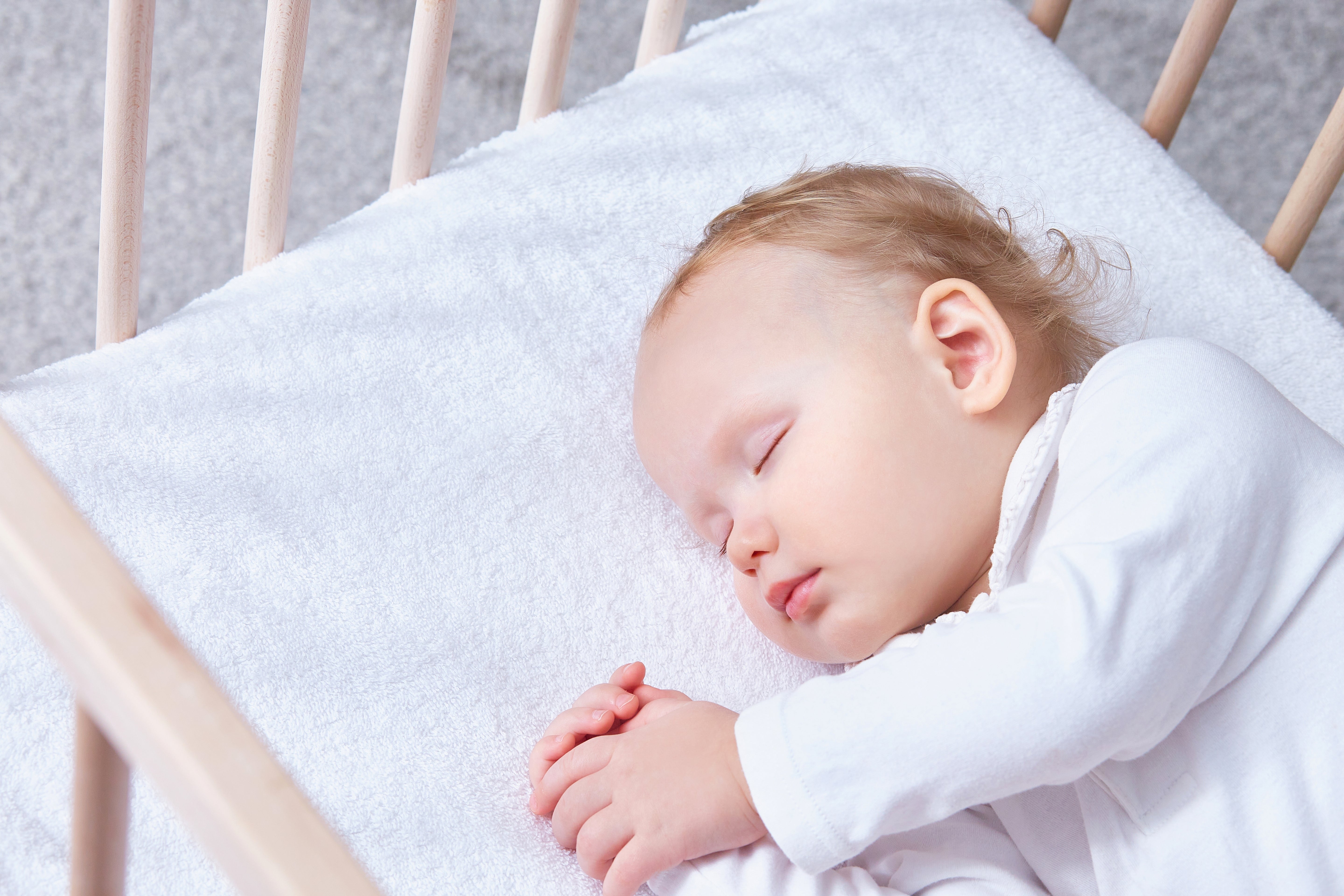 How to Help Baby “Fall Back” Smoothly: Expert Tips for the End of Dayl
